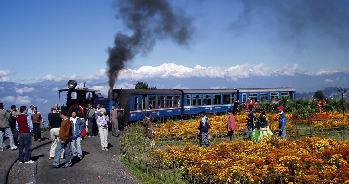 Darjeeling Himalayan Railway: Guide to the Iconic Toy Train