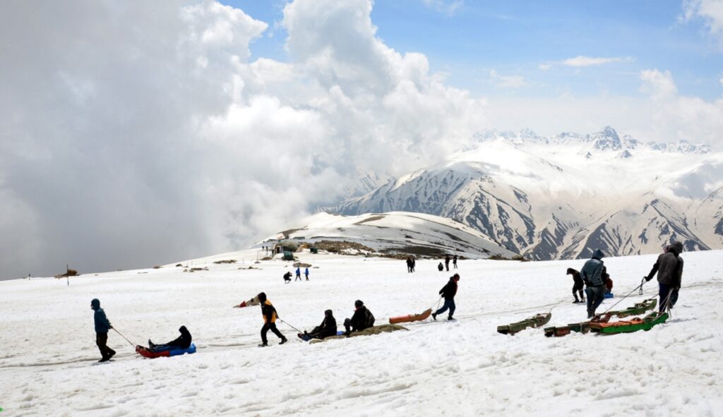 Weather Gulmarg in December 2026 – Snow, Temperature & Guide