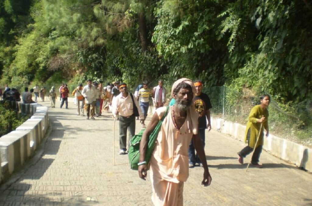 Vaishno Devi Trek Guide | Distance, Routes & Facilities