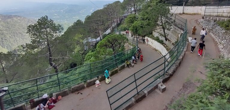 Vaishno Devi Trek Guide | Distance, Routes & Facilities
