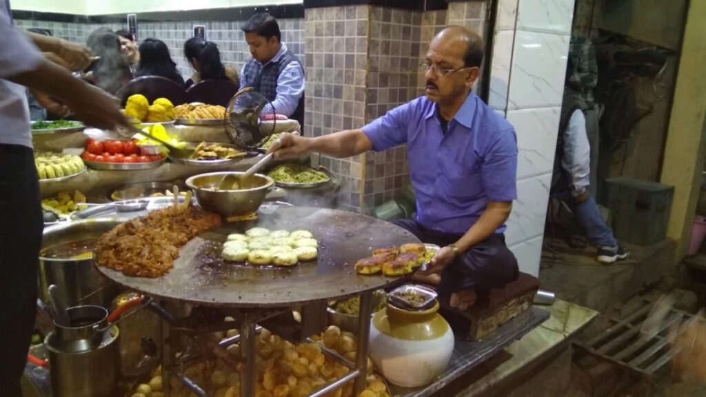Best Places for Local Street Food in Varanasi – For Food Lover's