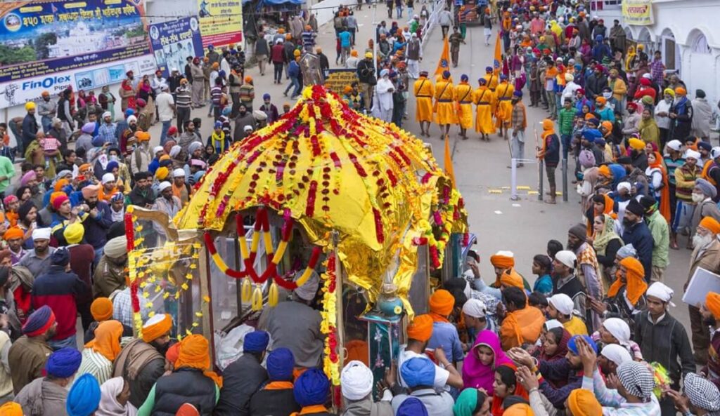 Hola Mohalla 2025: History, Celebrations & Difference from Holi