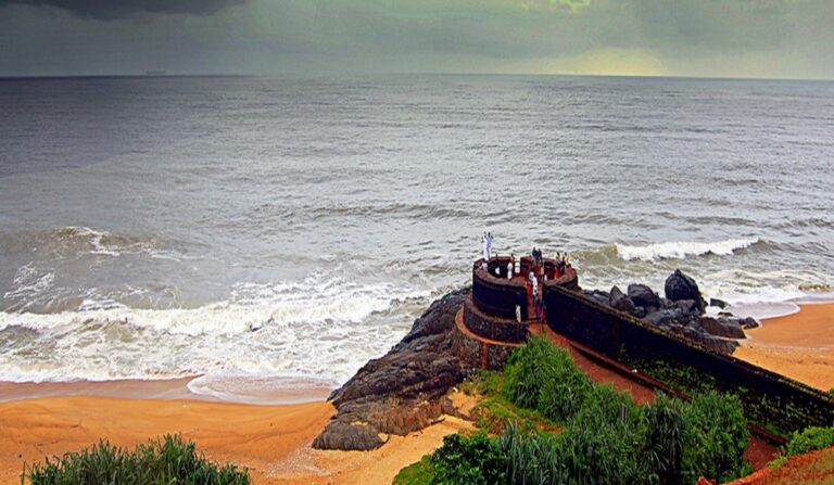 Weather in Kerala: Climate, Seasons & Monthly Temperature