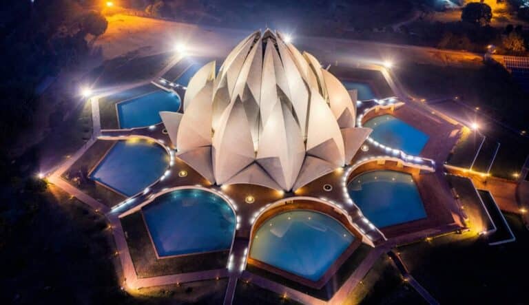10 Fascinating Facts About Lotus Temple New Delhi | Hidden