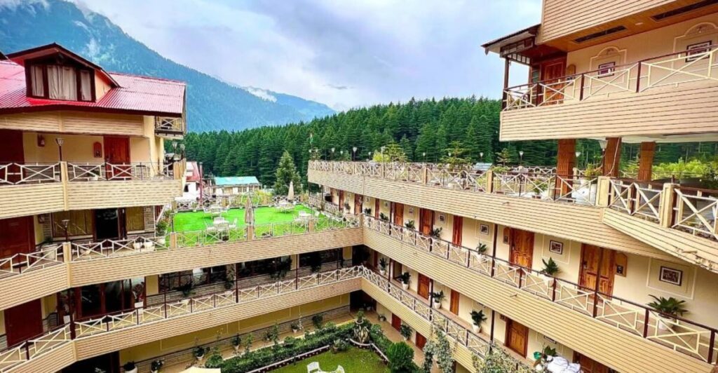 Best Hotels in Manali with Snow-Capped Mountain Views | May
