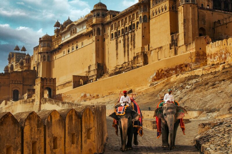 Amer Fort Jaipur – History, Light Show, Elephant Ride & Travel Tips