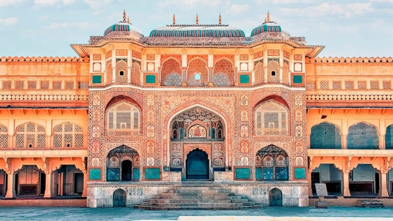 Amer Fort Jaipur – History, Light Show, Elephant Ride & Travel Tips