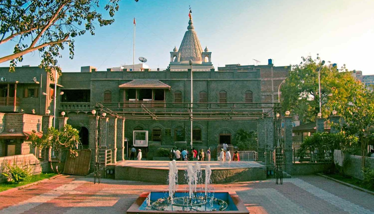 How to Reach Mumbai to Shirdi: Train, Bus, Car, Flight