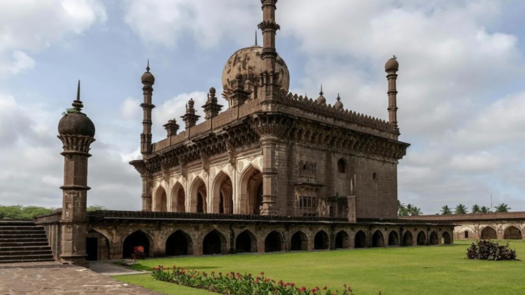Best Cities for Cultural & Heritage Tours in India and Beyond